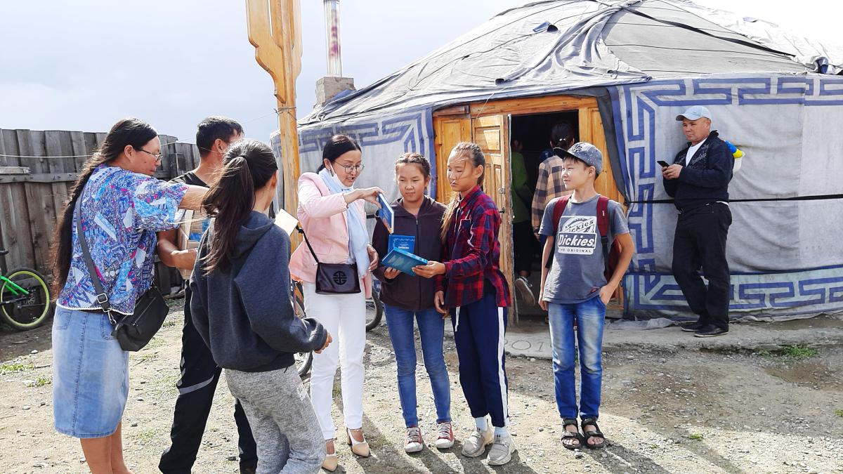 Bible storybook for the Tuvan people in Siberia | OM.org