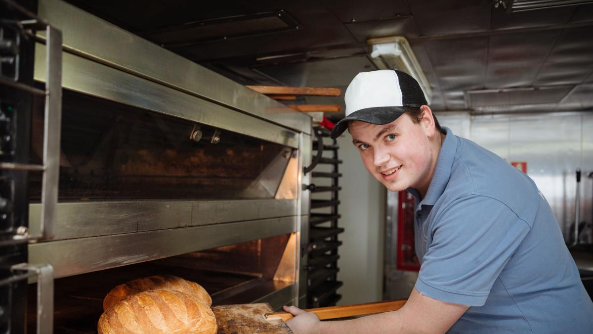 Logos Hope: Baker | OM.org