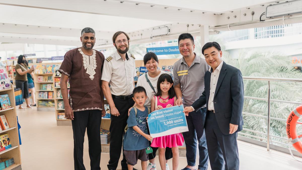 Floating bookfair declared open! | OM.org